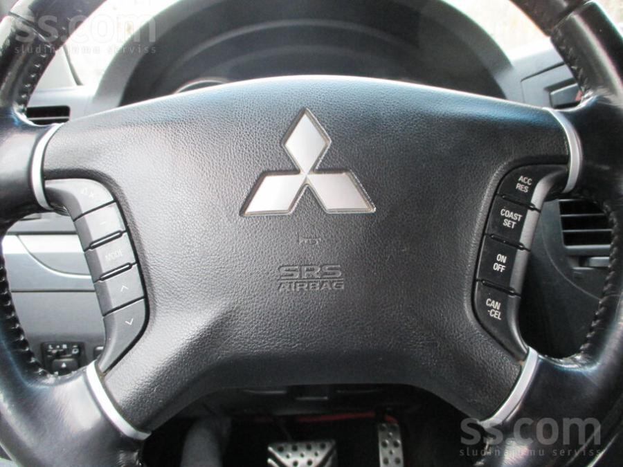 Zaļš Mitsubishi Pajero 2007 Rīga, ar dzinēja tilpumu 3.20 L un nobraukumu 317 tūkst. km par 7150 €, foto 10 vietnē AUTOMOTO.COM.LV
