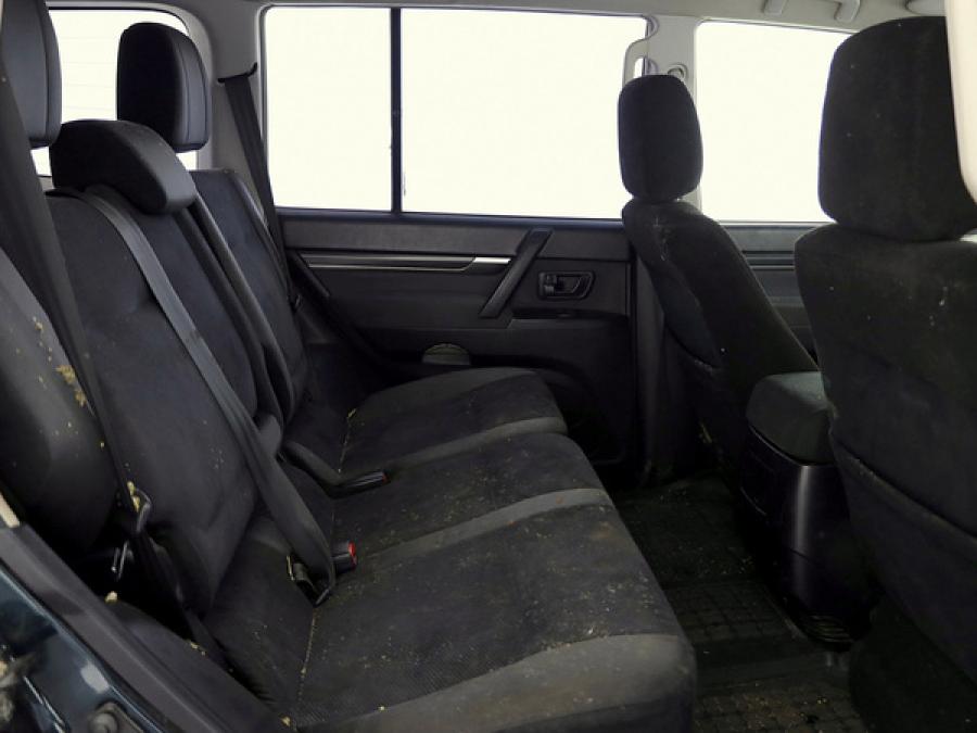 Zaļš Mitsubishi Pajero 2007 Tallina, ar dzinēja tilpumu 3.20 L un nobraukumu 279 tūkst. km par 1799 €, foto 8 vietnē AUTOMOTO.COM.LV