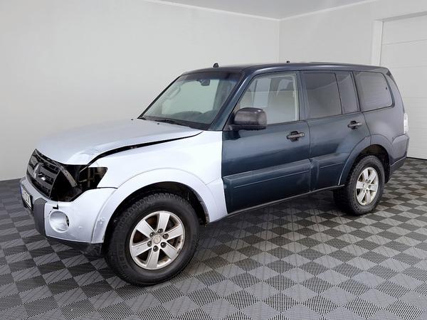 Green Mitsubishi Pajero 2007 in Tallinn, with an engine capacity of 3.20 L and mileage of 279 thousand km for 1599 €, photo 4 on AUTOMOTO.COM.LV