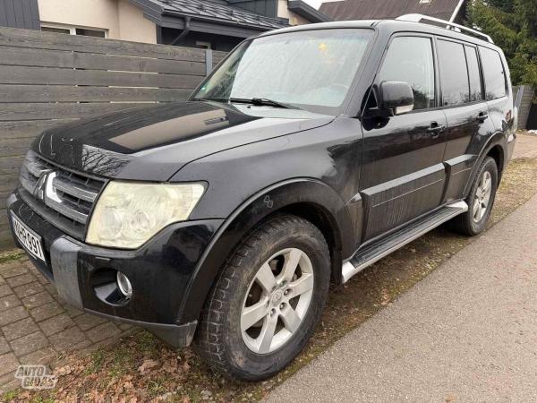 Zaļš Mitsubishi Pajero 2008 Viļņa, ar dzinēja tilpumu 3.20 L un nobraukumu 207 tūkst. km par 8200 €, foto 1 vietnē AUTOMOTO.COM.LV