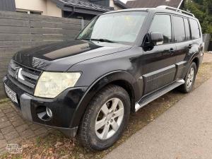 Zaļš Mitsubishi Pajero 2008 Viļņa, ar dzinēja tilpumu 3.20 L un nobraukumu 207 tūkst. km par 8200 €, foto  vietnē AUTOMOTO.COM.LV