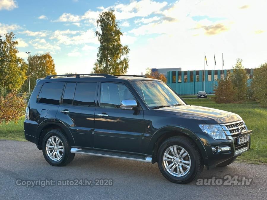 Green Mitsubishi Pajero 2019 in Tallinn, with an engine capacity of 3.20 L and mileage of 74 thousand km for 37990 €, photo 1 on AUTOMOTO.COM.LV