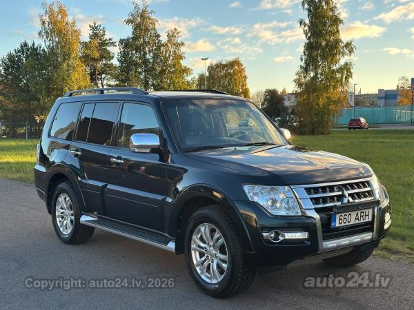 Green Mitsubishi Pajero 2019 in Tallinn, with an engine capacity of 3.20 L and mileage of 74 thousand km for 37990 €, photo 3 on AUTOMOTO.COM.LV
