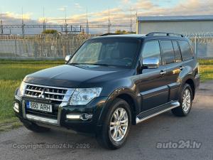 Green Mitsubishi Pajero 2019 in Tallinn, with an engine capacity of 3.20 L and mileage of 74 thousand km for 37990 €, photo 4 on AUTOMOTO.COM.LV