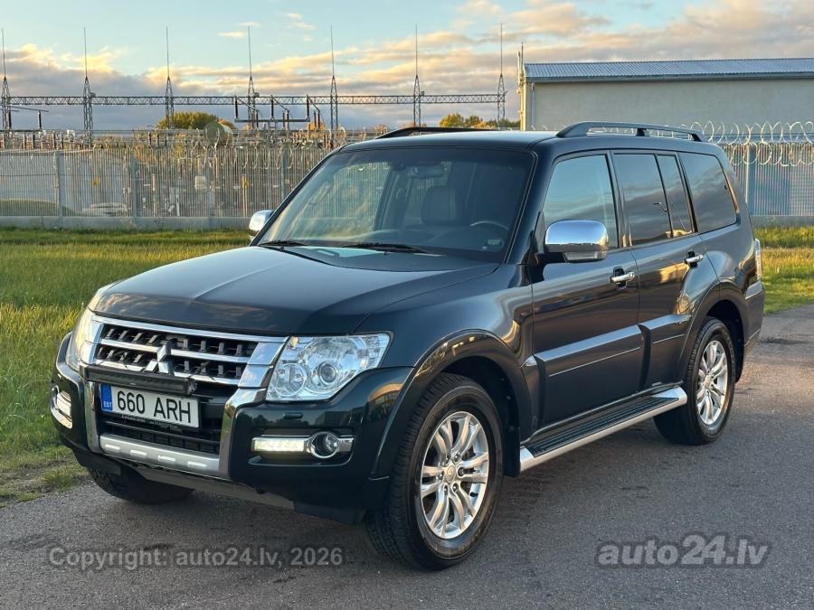 Green Mitsubishi Pajero 2019 in Tallinn, with an engine capacity of 3.20 L and mileage of 74 thousand km for 37990 €, photo 4 on AUTOMOTO.COM.LV