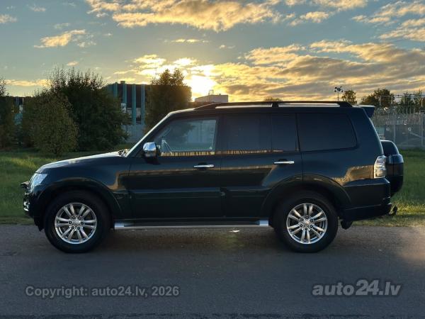 Green Mitsubishi Pajero 2019 in Tallinn, with an engine capacity of 3.20 L and mileage of 74 thousand km for 37990 €, photo 5 on AUTOMOTO.COM.LV