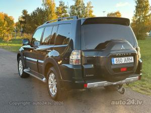 Green Mitsubishi Pajero 2019 in Tallinn, with an engine capacity of 3.20 L and mileage of 74 thousand km for 37990 €, photo 6 on AUTOMOTO.COM.LV