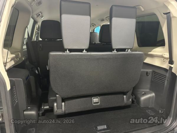 Green Mitsubishi Pajero 2019 in Tallinn, with an engine capacity of 3.20 L and mileage of 74 thousand km for 37990 €, photo 9 on AUTOMOTO.COM.LV