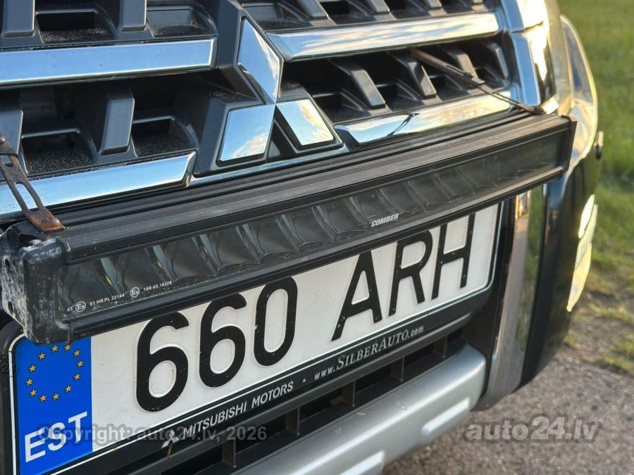 Green Mitsubishi Pajero 2019 in Tallinn, with an engine capacity of 3.20 L and mileage of 74 thousand km for 37990 €, photo 11 on AUTOMOTO.COM.LV