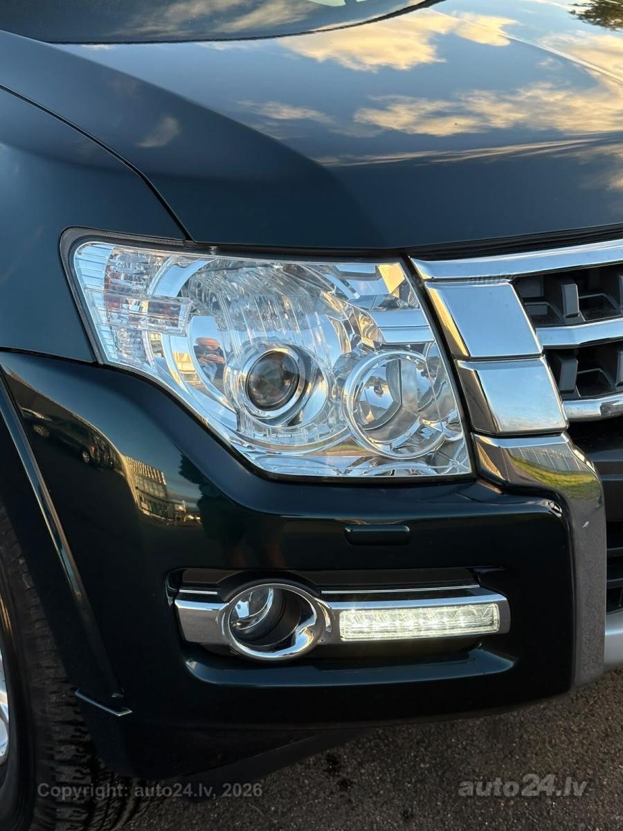 Green Mitsubishi Pajero 2019 in Tallinn, with an engine capacity of 3.20 L and mileage of 74 thousand km for 37990 €, photo 12 on AUTOMOTO.COM.LV