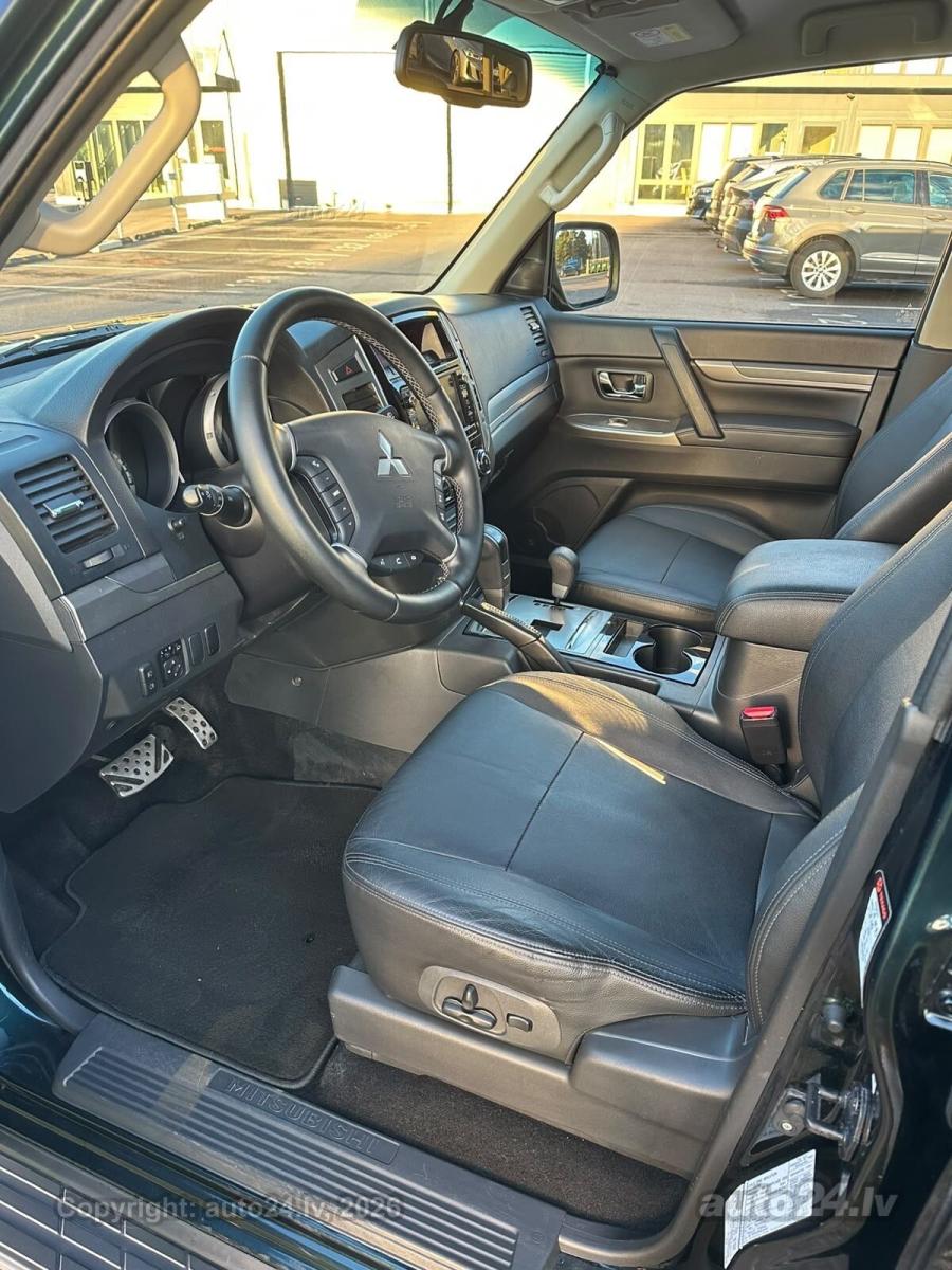 Green Mitsubishi Pajero 2019 in Tallinn, with an engine capacity of 3.20 L and mileage of 74 thousand km for 37990 €, photo 17 on AUTOMOTO.COM.LV