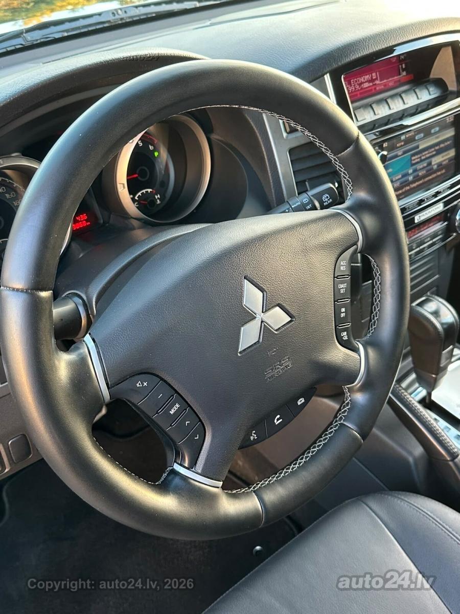 Green Mitsubishi Pajero 2019 in Tallinn, with an engine capacity of 3.20 L and mileage of 74 thousand km for 37990 €, photo 21 on AUTOMOTO.COM.LV