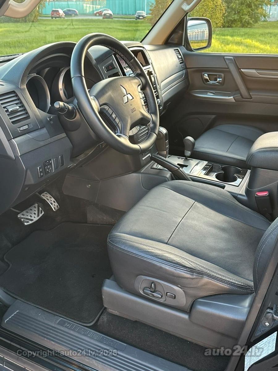 Green Mitsubishi Pajero 2019 in Tallinn, with an engine capacity of 3.20 L and mileage of 74 thousand km for 37990 €, photo 22 on AUTOMOTO.COM.LV