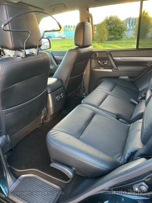 Green Mitsubishi Pajero 2019 in Tallinn, with an engine capacity of 3.20 L and mileage of 74 thousand km for 37990 €, photo 23 on AUTOMOTO.COM.LV