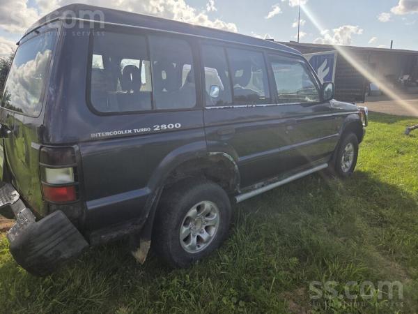 Zaļš Mitsubishi Pajero 1996 Tukums, ar dzinēja tilpumu 2.80 L un nobraukumu 265 tūkst. km par 1000 €, foto 4 vietnē AUTOMOTO.COM.LV