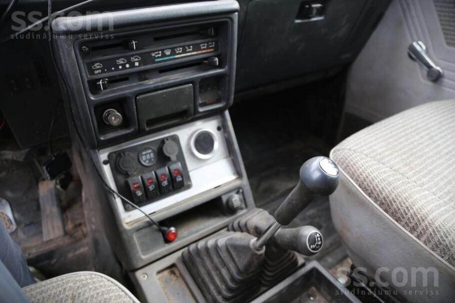 Pelēks Mitsubishi Pajero 1986 Rīga, ar dzinēja tilpumu 2.50 L un nobraukumu 239 tūkst. km par 4495 €, foto 6 vietnē AUTOMOTO.COM.LV