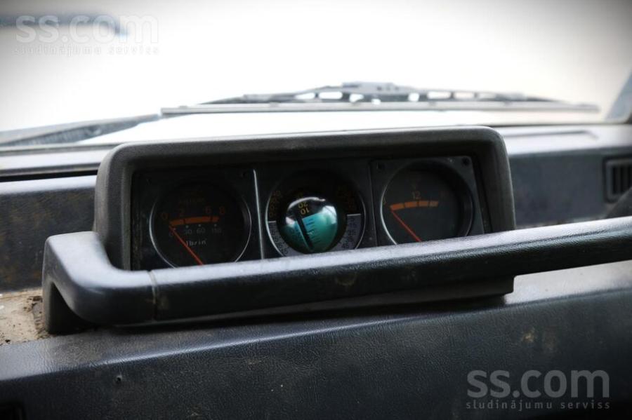 Pelēks Mitsubishi Pajero 1986 Rīga, ar dzinēja tilpumu 2.50 L un nobraukumu 239 tūkst. km par 4495 €, foto 7 vietnē AUTOMOTO.COM.LV