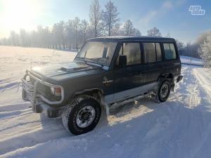 Pelēks Mitsubishi Pajero 1992 Viļņa, ar dzinēja tilpumu 2.50 L un nobraukumu 400 tūkst. km par 2500 €, foto 2 vietnē AUTOMOTO.COM.LV