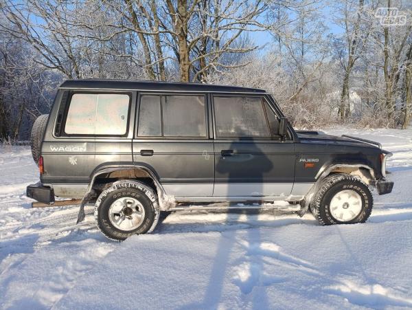Pelēks Mitsubishi Pajero 1992 Viļņa, ar dzinēja tilpumu 2.50 L un nobraukumu 400 tūkst. km par 2500 €, foto 4 vietnē AUTOMOTO.COM.LV