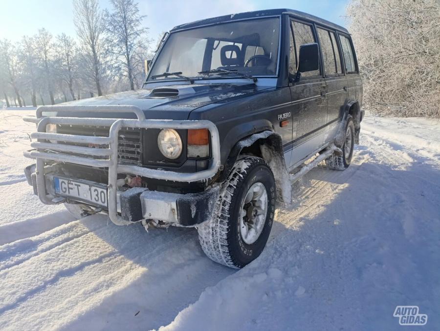 Pelēks Mitsubishi Pajero 1992 Viļņa, ar dzinēja tilpumu 2.50 L un nobraukumu 400 tūkst. km par 2500 €, foto 8 vietnē AUTOMOTO.COM.LV