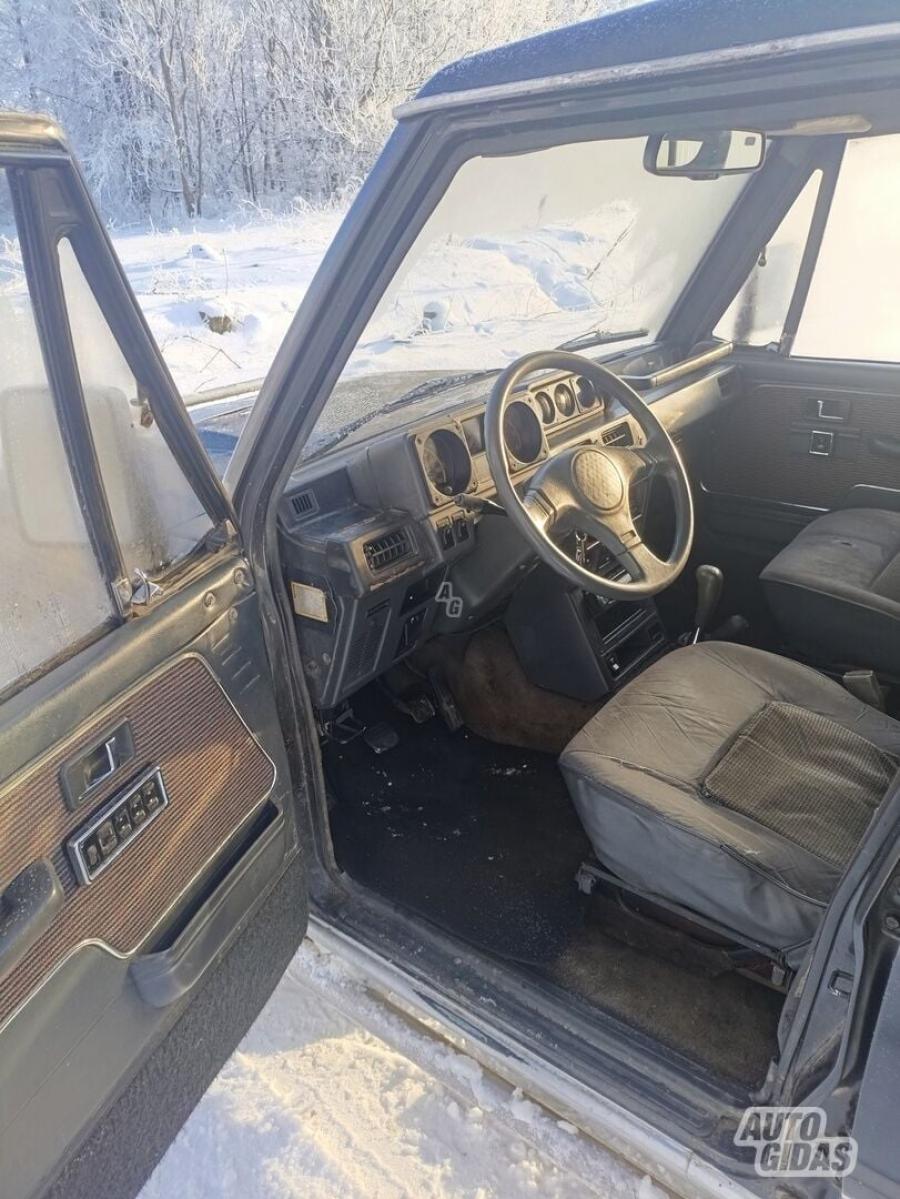 Pelēks Mitsubishi Pajero 1992 Viļņa, ar dzinēja tilpumu 2.50 L un nobraukumu 400 tūkst. km par 2500 €, foto 11 vietnē AUTOMOTO.COM.LV