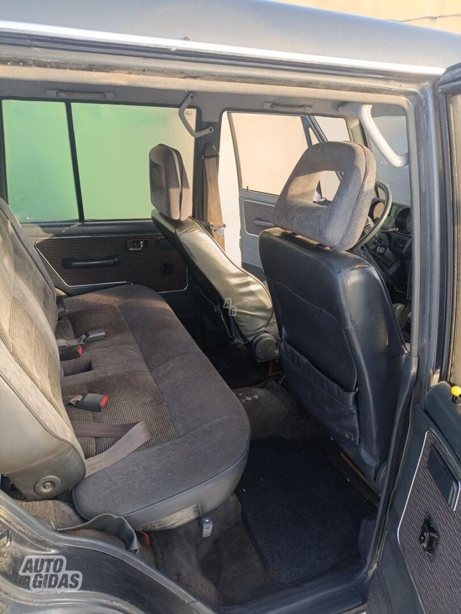 Pelēks Mitsubishi Pajero 1992 Viļņa, ar dzinēja tilpumu 2.50 L un nobraukumu 400 tūkst. km par 2500 €, foto 14 vietnē AUTOMOTO.COM.LV