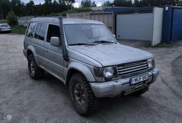 Pelēks Mitsubishi Pajero 1992 Kauņa, ar dzinēja tilpumu 2.97 L un nobraukumu 270 tūkst. km par 999 €, foto 1 vietnē AUTOMOTO.COM.LV