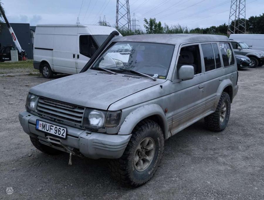 Grey Mitsubishi Pajero 1992 in Kaunas, with an engine capacity of 2.97 L and mileage of 270 thousand km for 999 €, photo 4 on AUTOMOTO.COM.LV