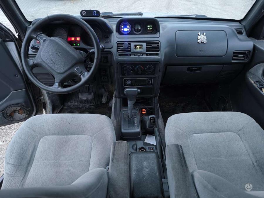 Grey Mitsubishi Pajero 1992 in Kaunas, with an engine capacity of 2.97 L and mileage of 270 thousand km for 999 €, photo 9 on AUTOMOTO.COM.LV