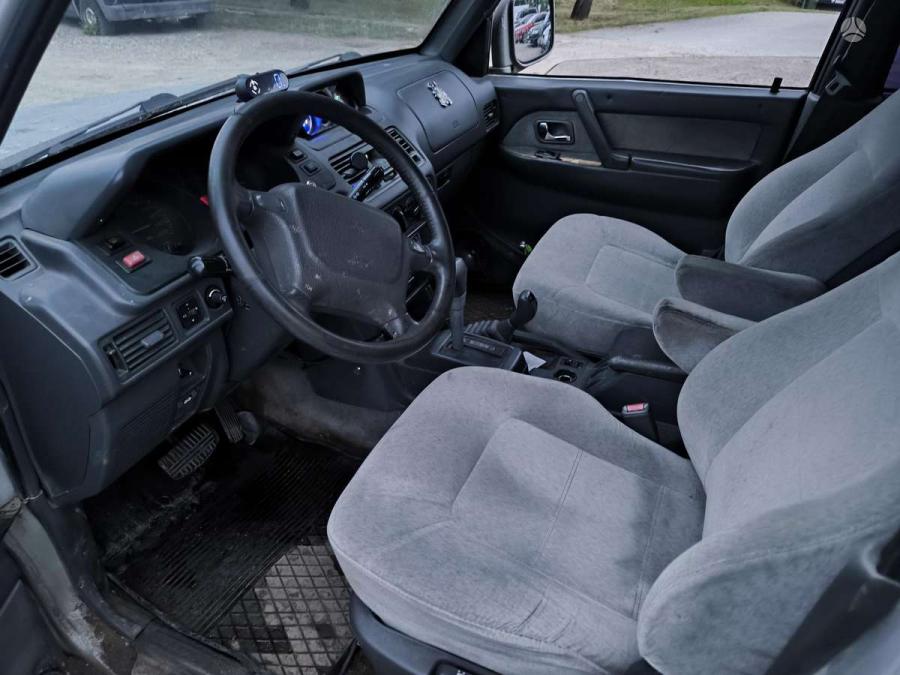 Grey Mitsubishi Pajero 1992 in Kaunas, with an engine capacity of 2.97 L and mileage of 270 thousand km for 999 €, photo 10 on AUTOMOTO.COM.LV