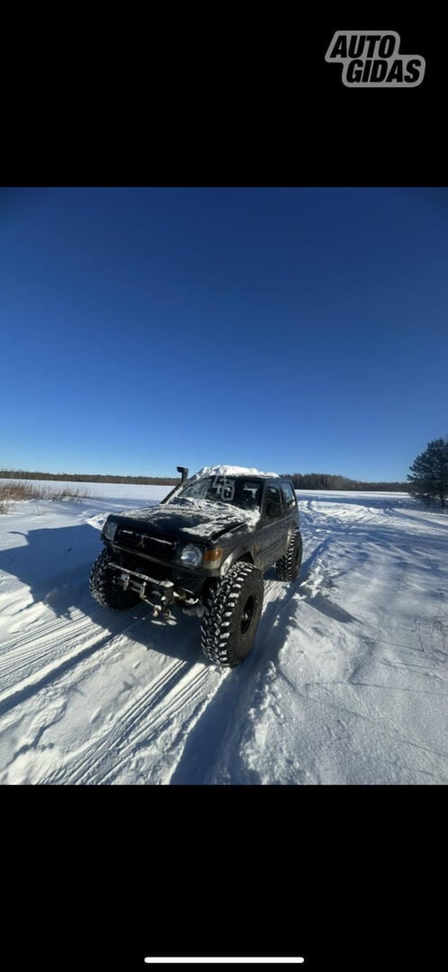 Pelēks Mitsubishi Pajero 1994 Viļņa, ar dzinēja tilpumu 2.50 L un nobraukumu 248 tūkst. km par 3500 €, foto 2 vietnē AUTOMOTO.COM.LV