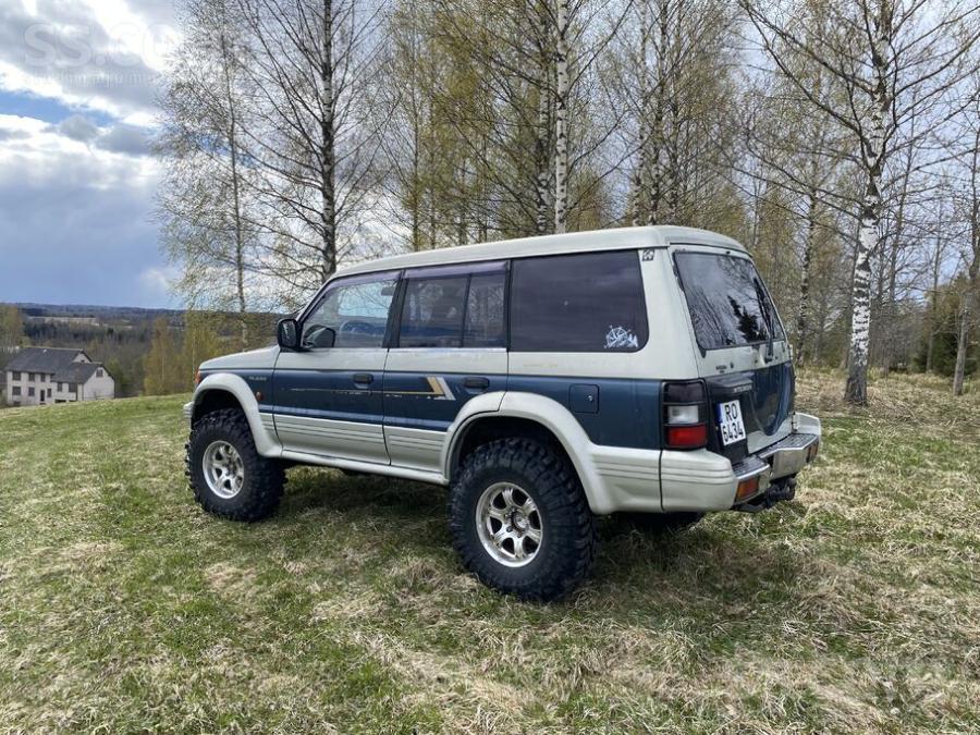Pelēks Mitsubishi Pajero 1994 Alūksne, ar dzinēja tilpumu 2.50 L un nobraukumu 367 tūkst. km par 6500 €, foto 4 vietnē AUTOMOTO.COM.LV