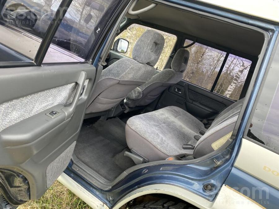 Pelēks Mitsubishi Pajero 1994 Alūksne, ar dzinēja tilpumu 2.50 L un nobraukumu 367 tūkst. km par 6500 €, foto 6 vietnē AUTOMOTO.COM.LV