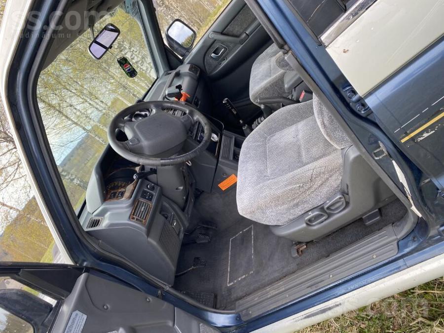 Pelēks Mitsubishi Pajero 1994 Alūksne, ar dzinēja tilpumu 2.50 L un nobraukumu 367 tūkst. km par 6500 €, foto 8 vietnē AUTOMOTO.COM.LV