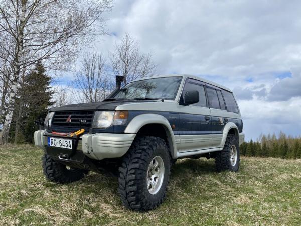Grey Mitsubishi Pajero 1994 in Aluksne, with an engine capacity of 2.50 L and mileage of 367 thousand km for 6350 €, photo 1 on AUTOMOTO.COM.LV