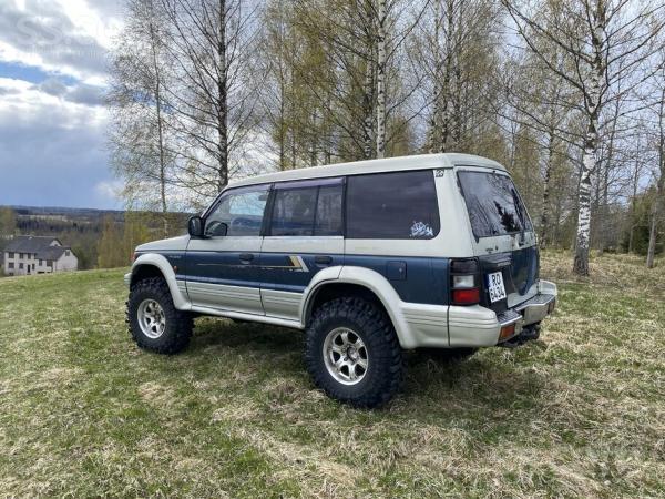Grey Mitsubishi Pajero 1994 in Aluksne, with an engine capacity of 2.50 L and mileage of 367 thousand km for 6350 €, photo 3 on AUTOMOTO.COM.LV