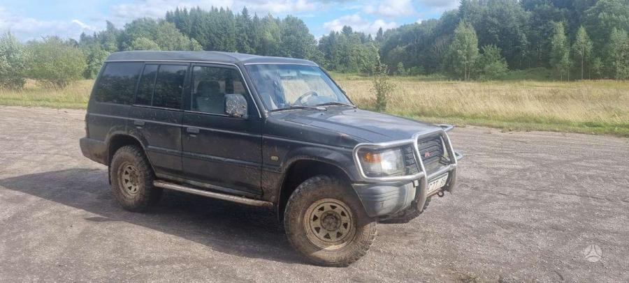 Grey Mitsubishi Pajero 1994 in Moletai, with an engine capacity of 2.48 L and mileage of 330 thousand km for 2500 €, photo 1 on AUTOMOTO.COM.LV