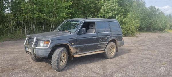 Grey Mitsubishi Pajero 1994 in Moletai, with an engine capacity of 2.48 L and mileage of 330 thousand km for 2500 €, photo 2 on AUTOMOTO.COM.LV