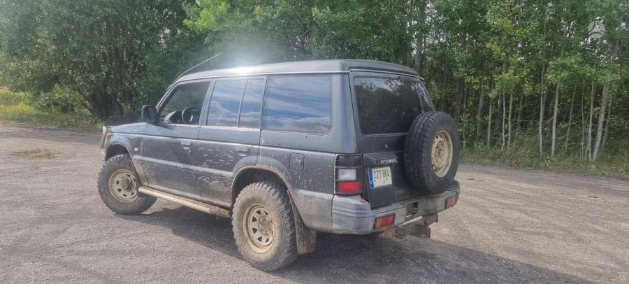 Grey Mitsubishi Pajero 1994 in Moletai, with an engine capacity of 2.48 L and mileage of 330 thousand km for 2500 €, photo 4 on AUTOMOTO.COM.LV