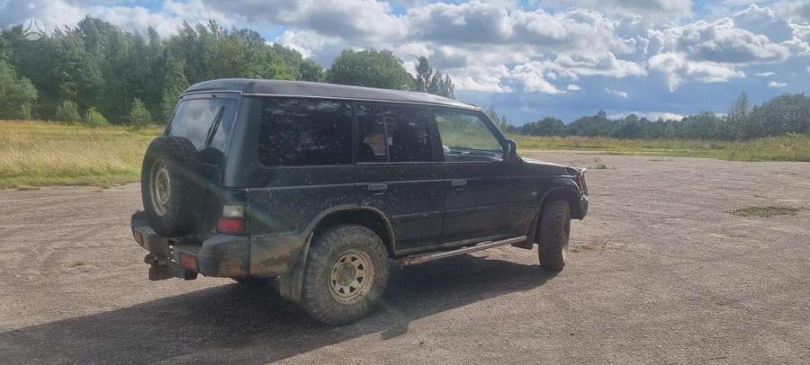 Grey Mitsubishi Pajero 1994 in Moletai, with an engine capacity of 2.48 L and mileage of 330 thousand km for 2500 €, photo 5 on AUTOMOTO.COM.LV