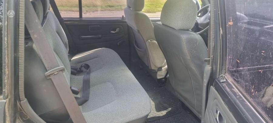 Grey Mitsubishi Pajero 1994 in Moletai, with an engine capacity of 2.48 L and mileage of 330 thousand km for 2500 €, photo 7 on AUTOMOTO.COM.LV
