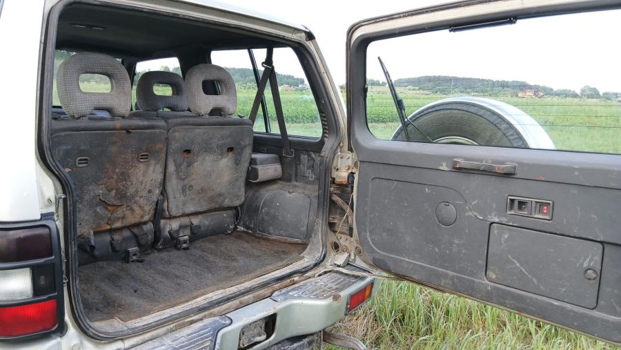 Pelēks Mitsubishi Pajero 1995 Kauņa, ar dzinēja tilpumu 2.50 L un nobraukumu 313 tūkst. km par 3650 €, foto 8 vietnē AUTOMOTO.COM.LV