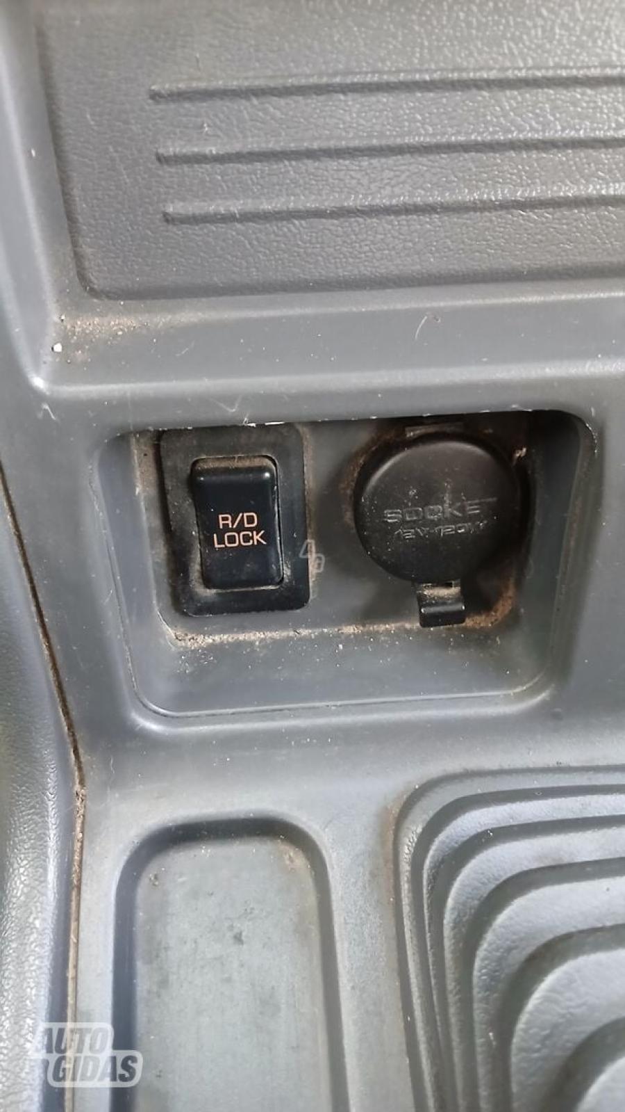 Pelēks Mitsubishi Pajero 1995 Kauņa, ar dzinēja tilpumu 2.50 L un nobraukumu 313 tūkst. km par 3650 €, foto 12 vietnē AUTOMOTO.COM.LV