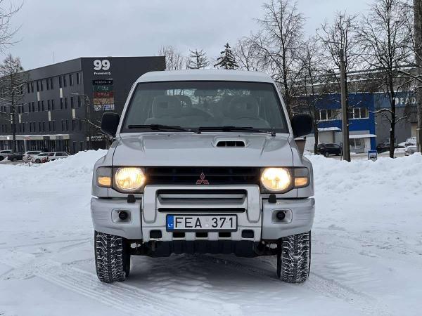 Pelēks Mitsubishi Pajero 1999 Viļņa, ar dzinēja tilpumu 2.84 L un nobraukumu 345 tūkst. km par 4750 €, foto 2 vietnē AUTOMOTO.COM.LV