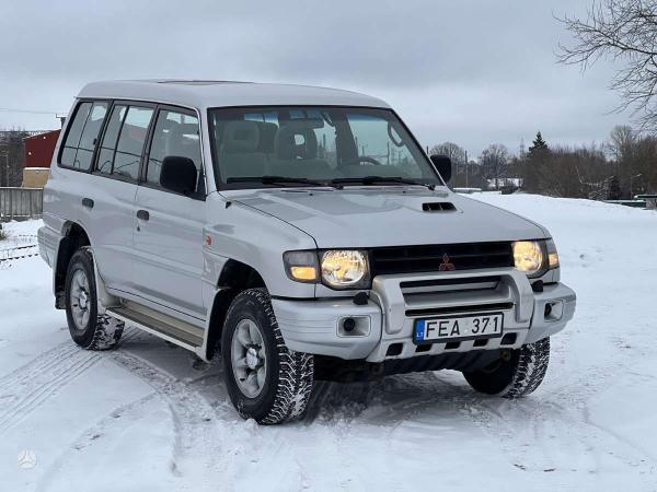 Pelēks Mitsubishi Pajero 1999 Viļņa, ar dzinēja tilpumu 2.84 L un nobraukumu 345 tūkst. km par 4750 €, foto 5 vietnē AUTOMOTO.COM.LV
