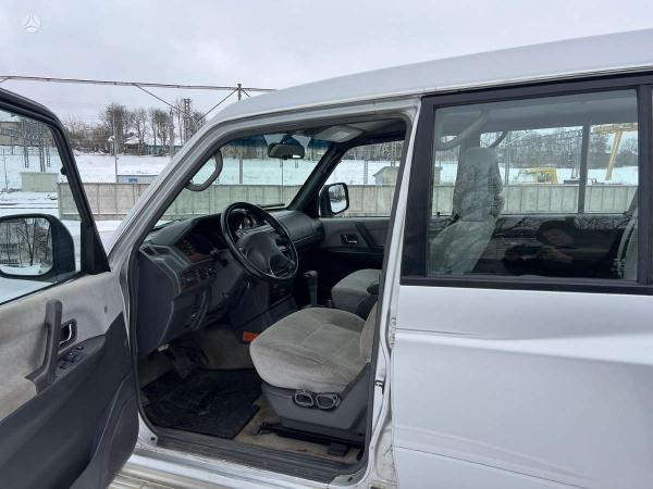 Pelēks Mitsubishi Pajero 1999 Viļņa, ar dzinēja tilpumu 2.84 L un nobraukumu 345 tūkst. km par 4750 €, foto 6 vietnē AUTOMOTO.COM.LV