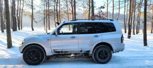 Pelēks Mitsubishi Pajero 2000 Kauņa, ar dzinēja tilpumu 3.20 L un nobraukumu 285 tūkst. km par 4500 €, foto 2 vietnē AUTOMOTO.COM.LV