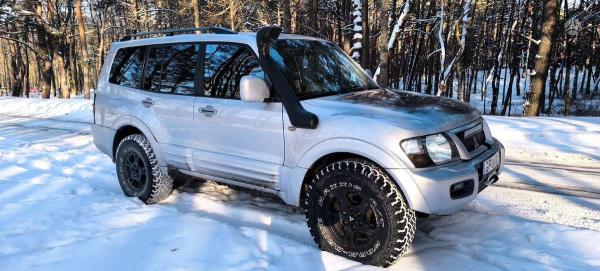 Pelēks Mitsubishi Pajero 2000 Kauņa, ar dzinēja tilpumu 3.20 L un nobraukumu 285 tūkst. km par 4500 €, foto 3 vietnē AUTOMOTO.COM.LV