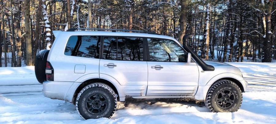 Pelēks Mitsubishi Pajero 2000 Kauņa, ar dzinēja tilpumu 3.20 L un nobraukumu 285 tūkst. km par 4500 €, foto 4 vietnē AUTOMOTO.COM.LV