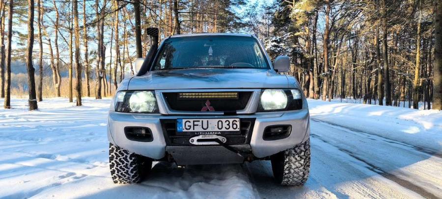 Pelēks Mitsubishi Pajero 2000 Kauņa, ar dzinēja tilpumu 3.20 L un nobraukumu 285 tūkst. km par 4500 €, foto 5 vietnē AUTOMOTO.COM.LV